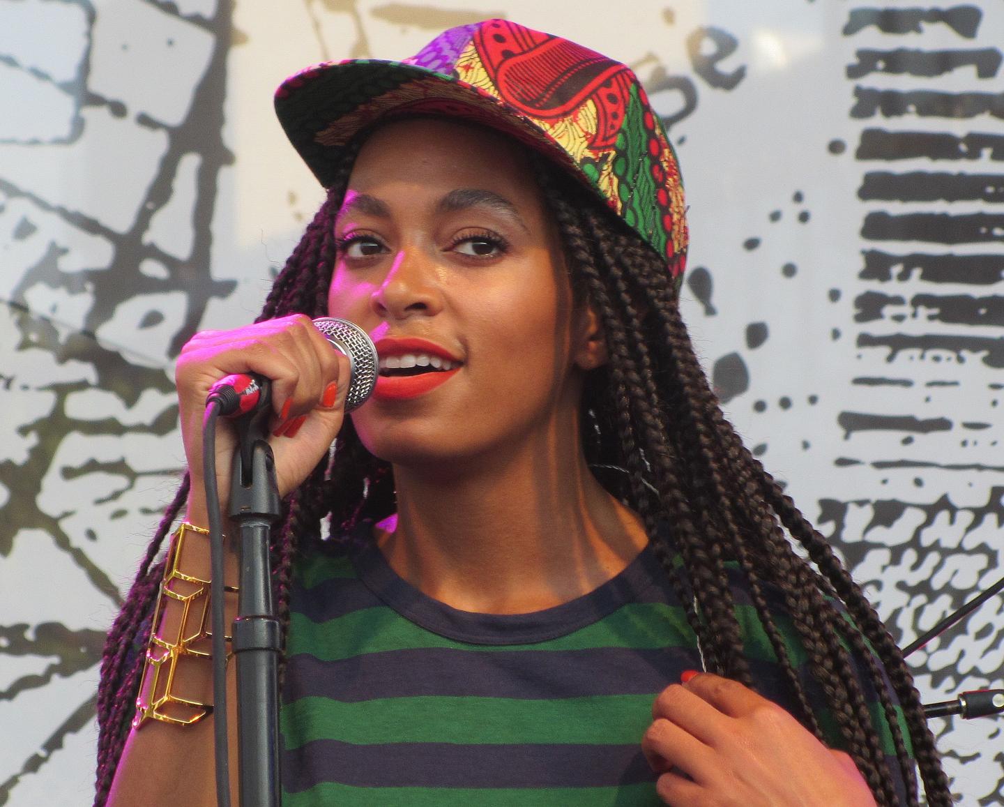 Solange's Erratic Elevator Beat-Down Of Jay Z Isn't The First Time She ...