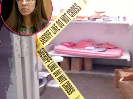 Look Inside The Small Cell Where Murderer Jodi Arias Spends 23 Hours ...