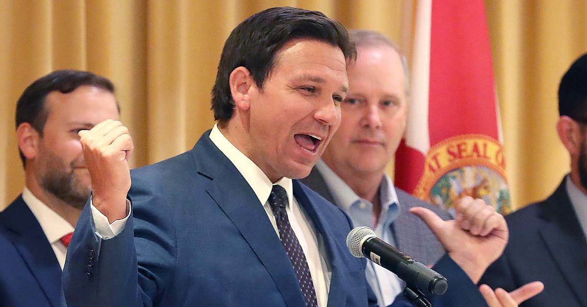 Banner Touting Ron DeSantis Passes Mar-a-Lago Before Trump 's 2024 Bid