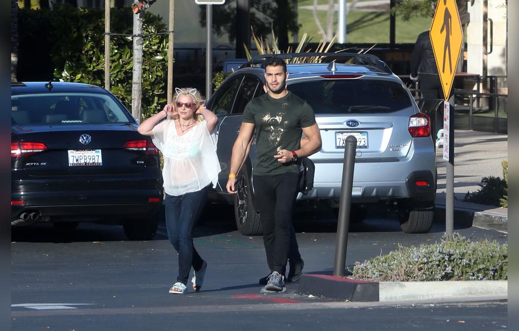 Britney Spears And Boyfriend Sam Asghari Hang Out