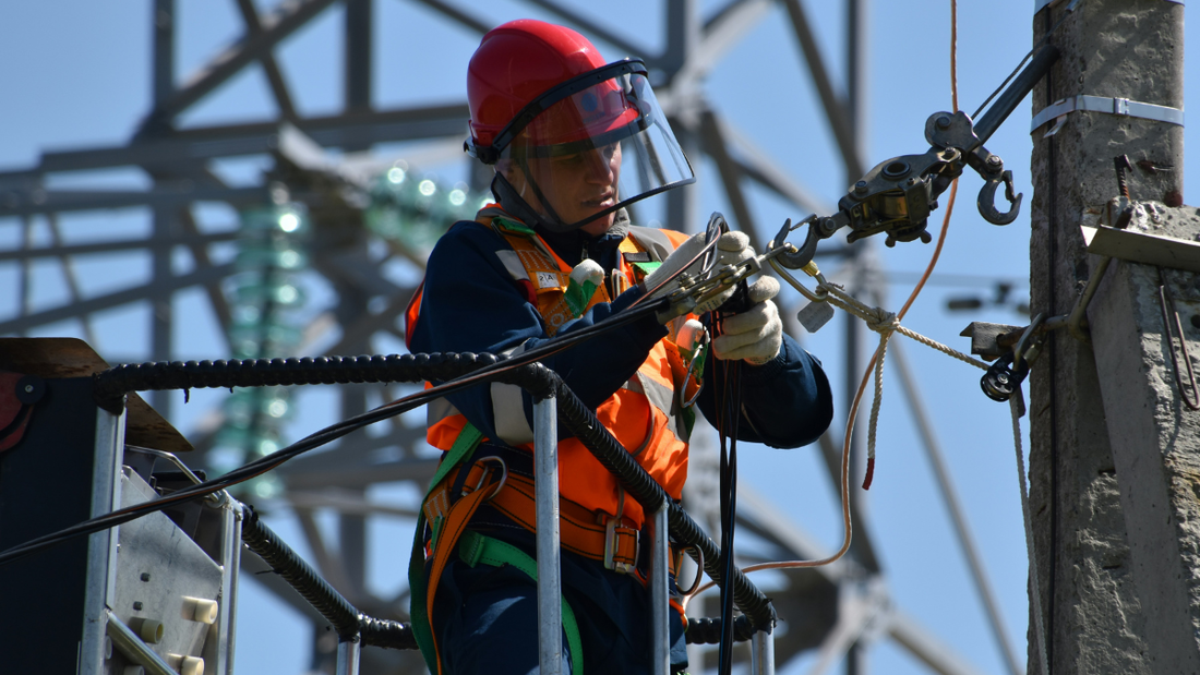 How to Choose the Right Electrician for Your Home or Business