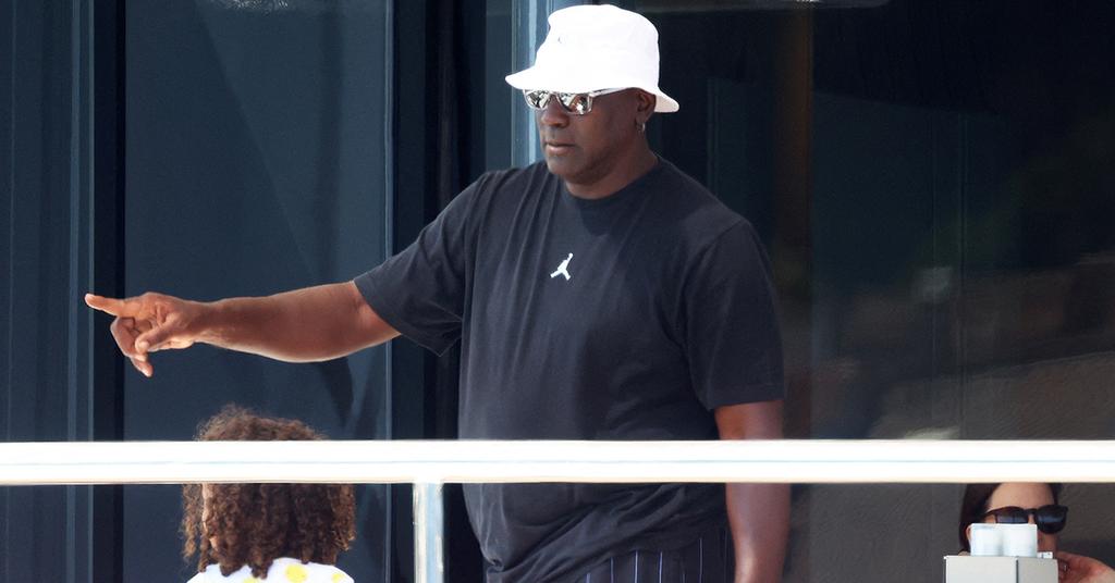 Michael Jordan's 40-Pound Weight Gain is 'Worrisome,' Experts Warn
