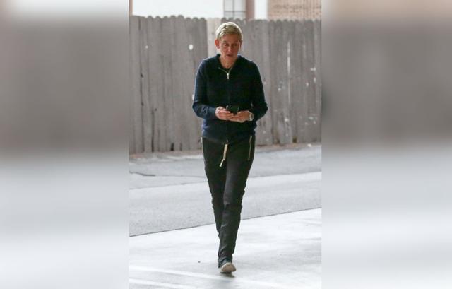 Ellen DeGeneres Seen Crying Moments After Dad’s Death