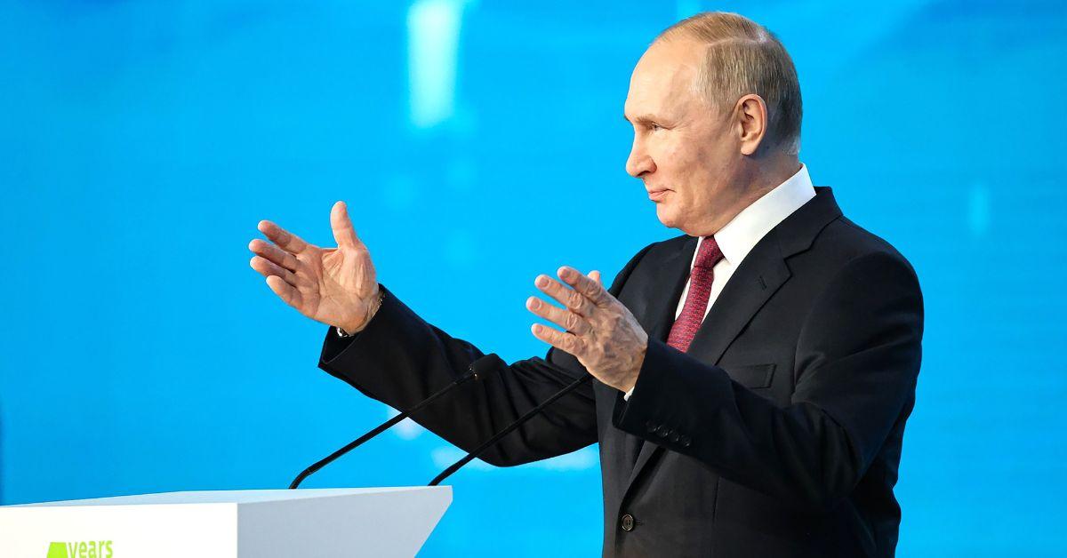 Kgb Spy Close To Vladimir Putin Claims Russian Tyrant Is Using Body Doubles