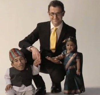 Seeing Eye To Eye For Once! World's Shortest Man And Woman Finally Meet