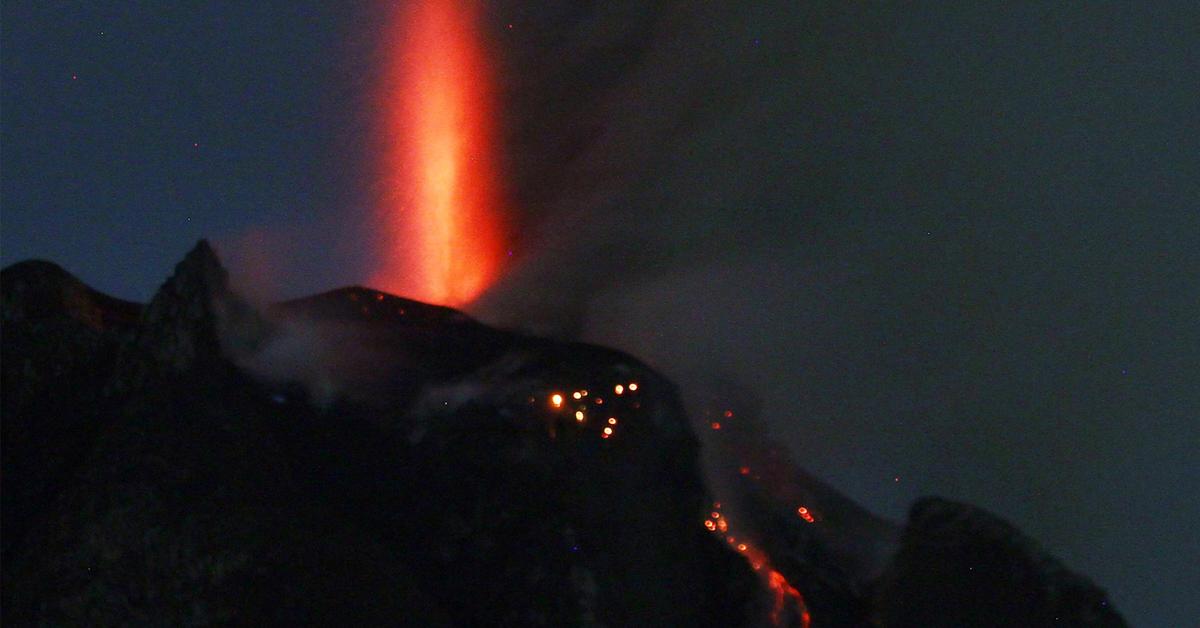 Man Has Leg Shattered By Spitting Lava From Hawaii Volcano