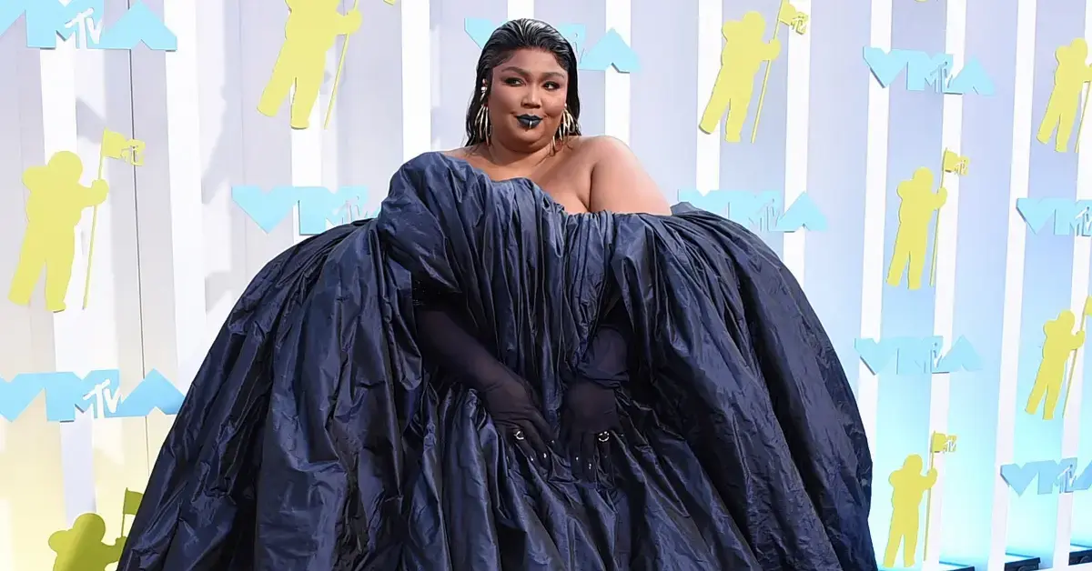 Lizzo's Dancer Recalls 'Disgusting' Moment She Soiled Herself Out of ...