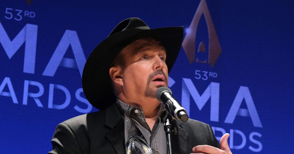 Garth Brooks' Comeback Fears As Scandal, Inactivity Fuel Stage Fright