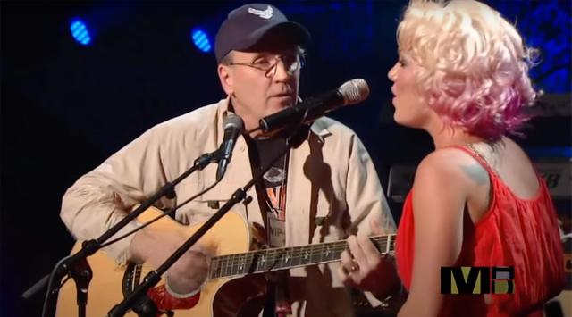 Pink's Dad Dies After Battle With Cancer