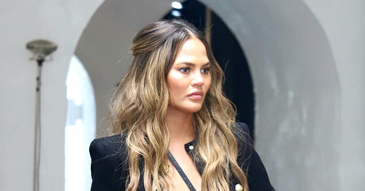 Macy's Mislabels Pie Tray As Chrissy Teigen Cravings Product, Months ...