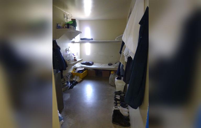 [Pics] O.J. Simpson Nevada Prison Cell Revealed