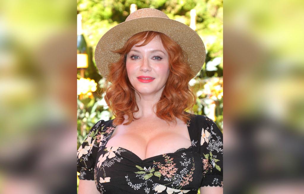 15 Busty Celebrities With Knockout Curves