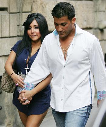 Snooki Strolls With Her Boyfriend In Italy