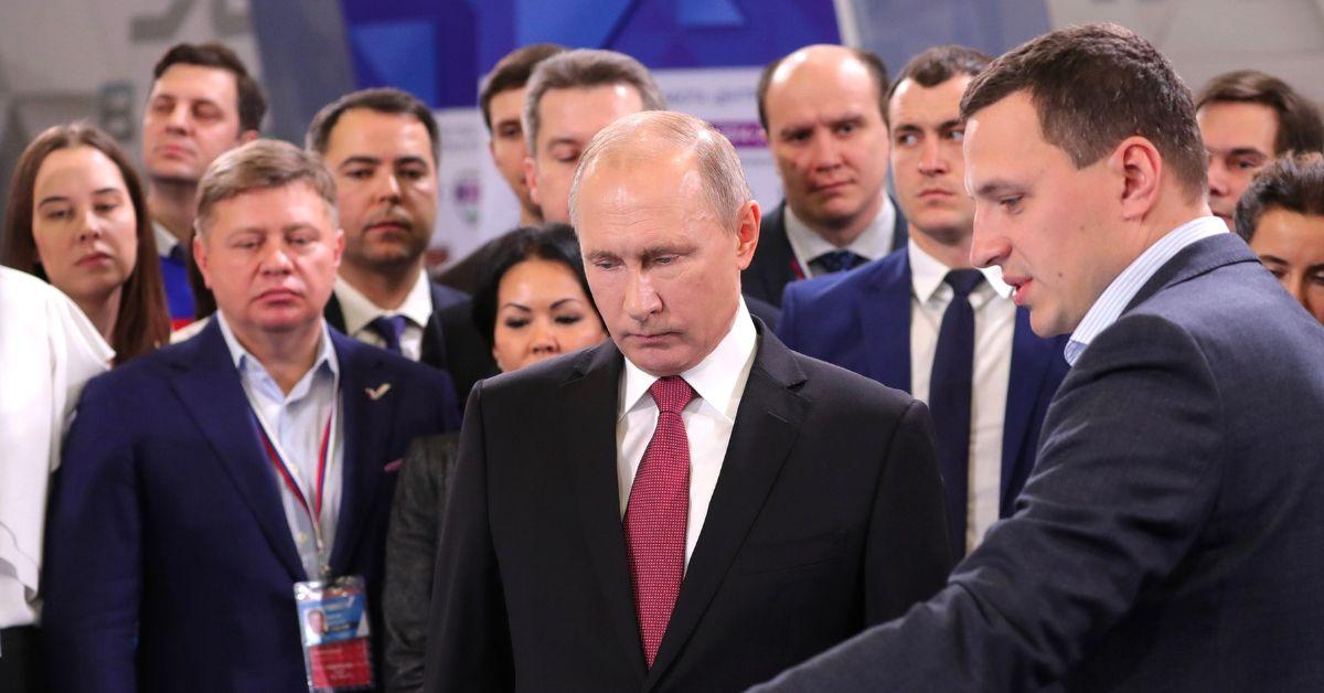 Vladimir Putin Wakes Up To Daily 7 AM War Briefing