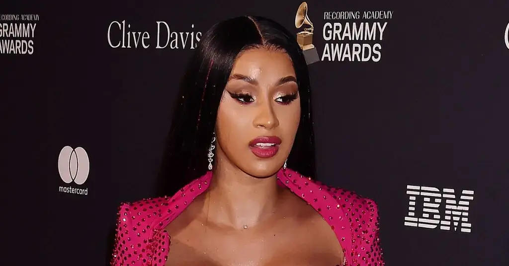 Cardi B Furiously Throws Microphone At Audience Member After Being ...
