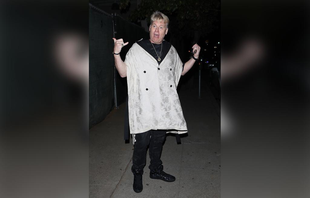[PICS] Joe Simpson Gif -- Caught Partying After Prostate Cancer Diagnosis