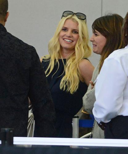 Jessica Slim-pson! Mother-Of-2 Boasts Amazing Body During Coast-To ...