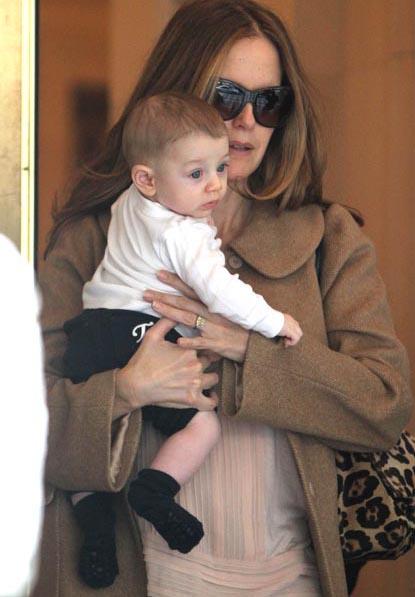 NEW PHOTO: Kelly Preston In The Big Apple With 'Big Ben'
