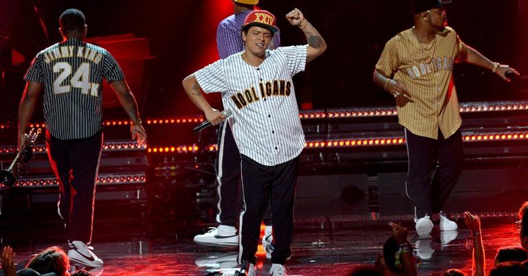 Bruno Mars' 13-Year Relationship With GF Jessica Caban 'on the Rocks ...