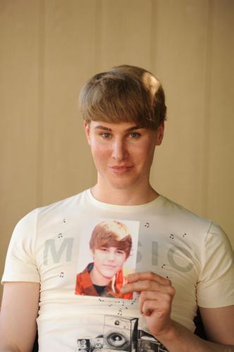 Justin Bieber Fanatic Toby Sheldon Has Plastic Surgery To Look Like The ...