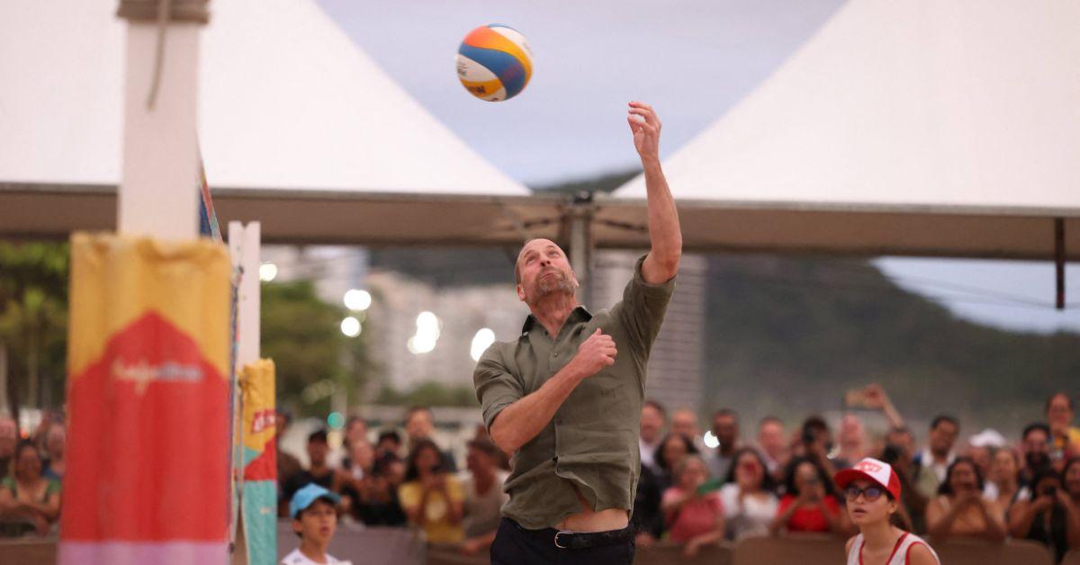 Prince William's Bulge Goes Viral on Social Media Amid Harry Jealous Jokes