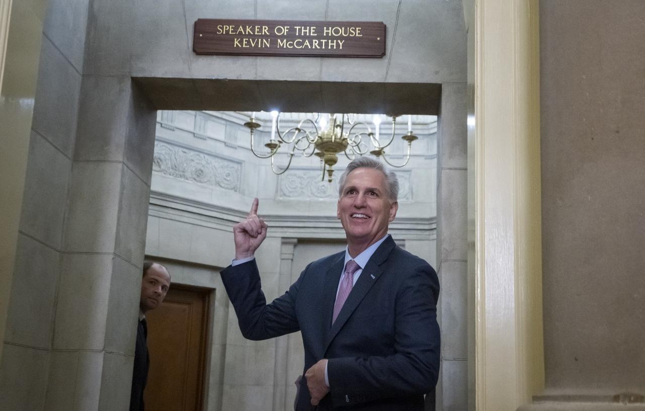 CNN Staffer Grumbles On Hot Mic Following Kevin McCarthy Speech CNN Staffer Grumbles On Hot Mic Following Kevin McCarthy Speech
