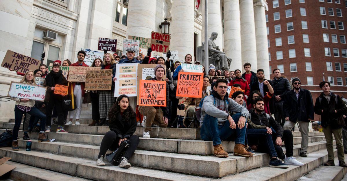 Harvard Students Protest When Professor Returns After Harassment Claims
