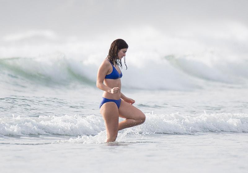 Lorde Puts Her Bikini Body On Full Display In New Zealand