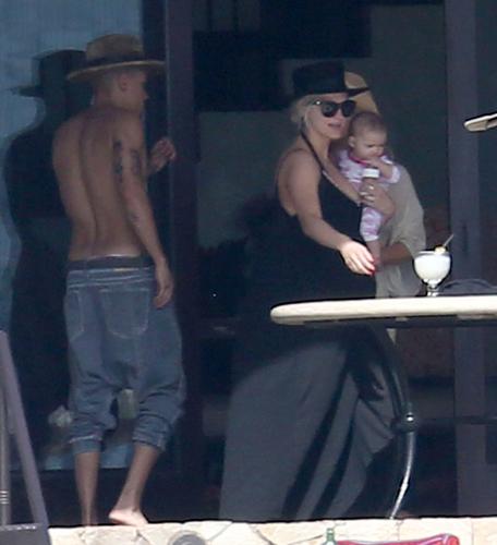 Bikini-Clad Jessica Simpson Suffers Nip Slip & Flashes Her Crotch On ...