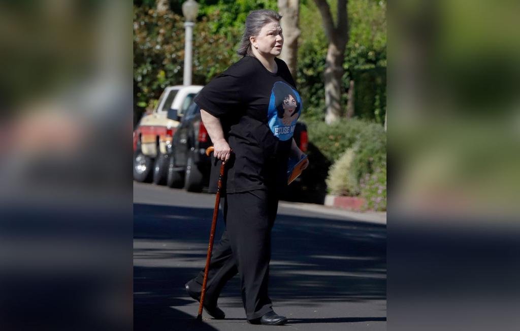 'Designing Women' Actress Delta Burke, 65, Walks With Cane And Appears ...