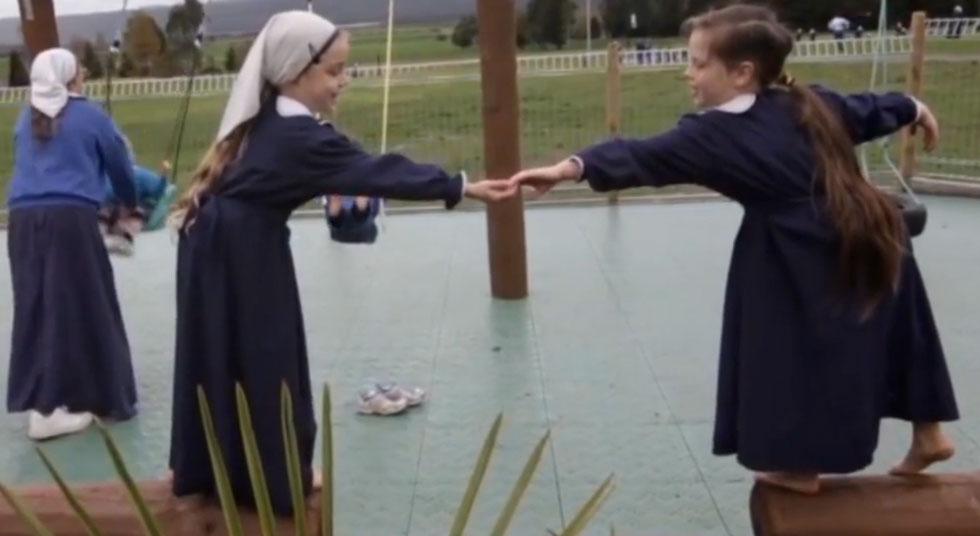 Family Leaves Gloriavale Cult That Shuns 'Evil' Outside World – Their ...