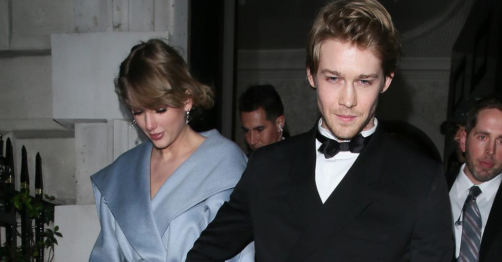 Taylor Swift Hides Hands Amid Engagement Rumors, Singer Spotted For ...