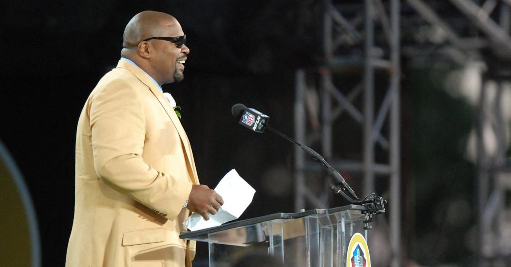 Dallas Cowboys Legend Larry Allen Dead at 52