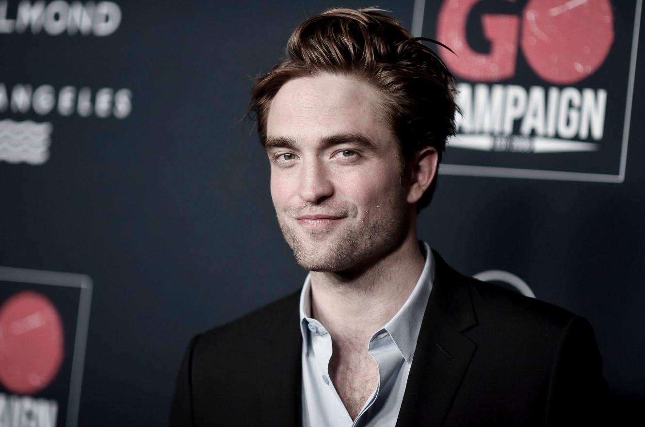 15 Celebs Who Enjoy Vaping
