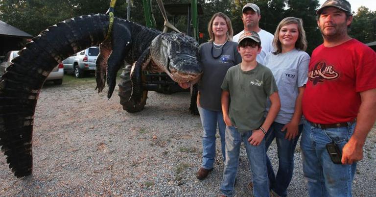 Family Sets State Record For Capturing 15-Foot, 1,000-Pound-Plus ...