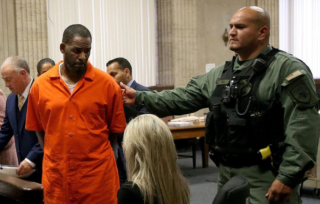 R. Kelly’s Alleged Victim’s Mom To Take The Stand In Chicago Trial