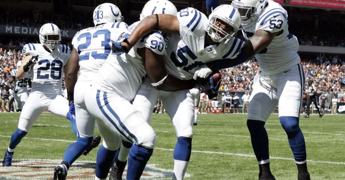 Retired NFL Player Vontae Davis Found in Home Gym Area, 911 Caller Says