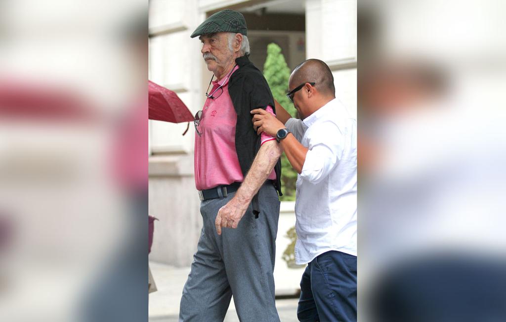 Frail Sean Connery Struggles To Walk Even With Caregivers' Help