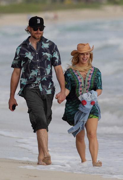 Jessica Simpson And Eric Johnson On The Beach In Hawaii