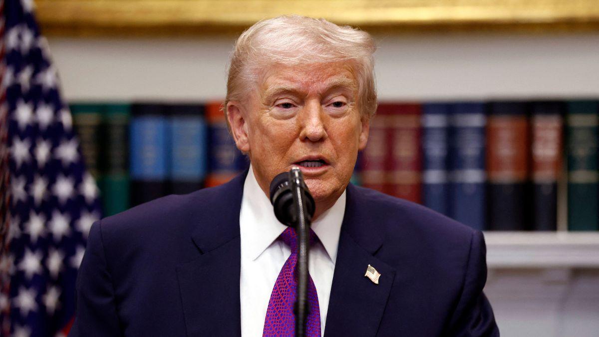 Donald Trump's Swollen Ankles on Display At Meeting With Chancellor