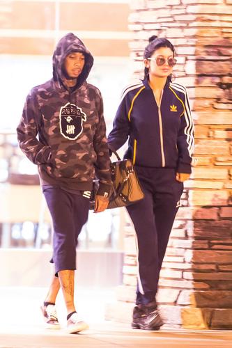 On The Outs? Kylie Jenner Preoccupied With Phone During Dinner With ...