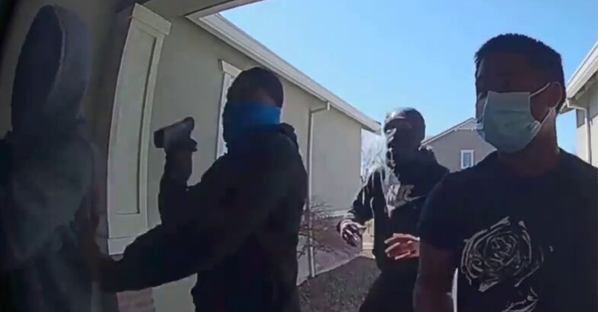 Shocking Video! Armed Suspects Posing As Kids Selling Candy Rob Homeowner