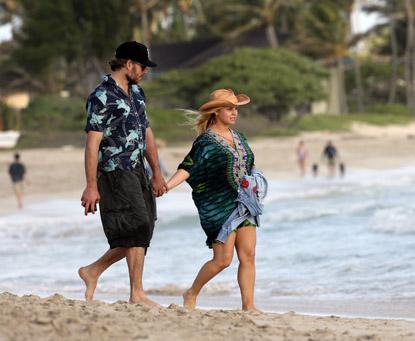 Jessica Simpson And Eric Johnson On The Beach In Hawaii