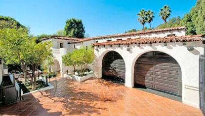 Big Bang Theory Actor, Simon Helberg, Purchases Charlie Sheen's Former Home
